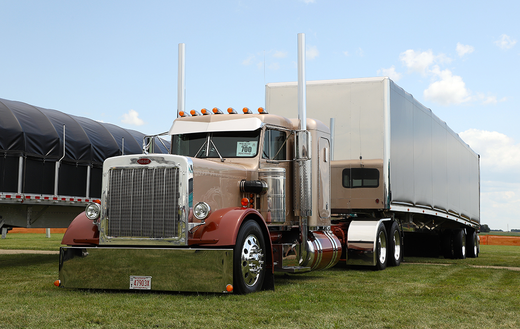 Reborn Titan: The Customized 1984 Peterbilt 359 - Driver First
