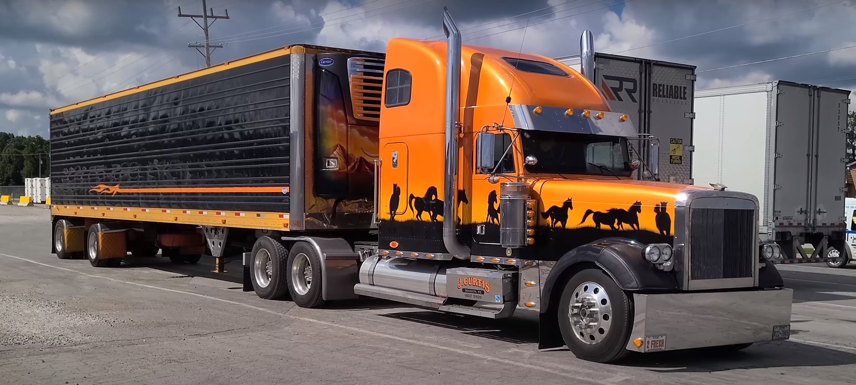 Custom Freightliner Classic - A Masterpiece of Power and Style - Driver ...