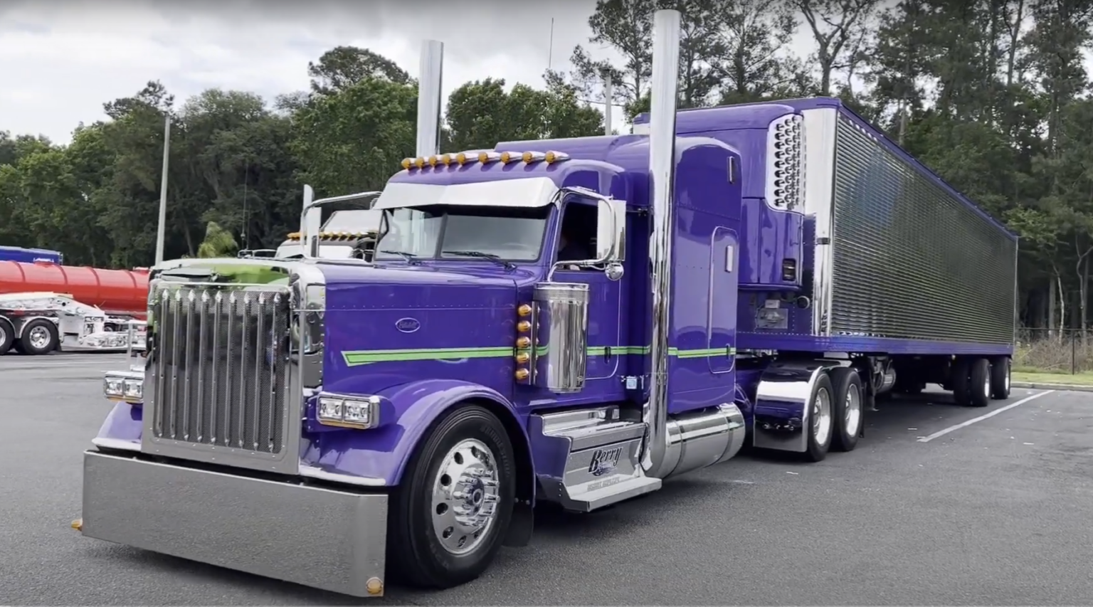 Custom Peterbilt 389 – The Epitome of Power and Style - Driver First