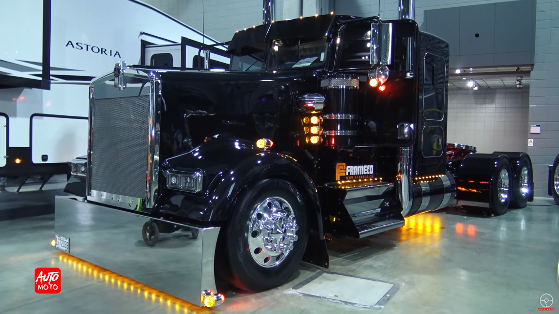 2019 Kenworth W900 Caterpillar: Tailored Excellence in Custom Design ...