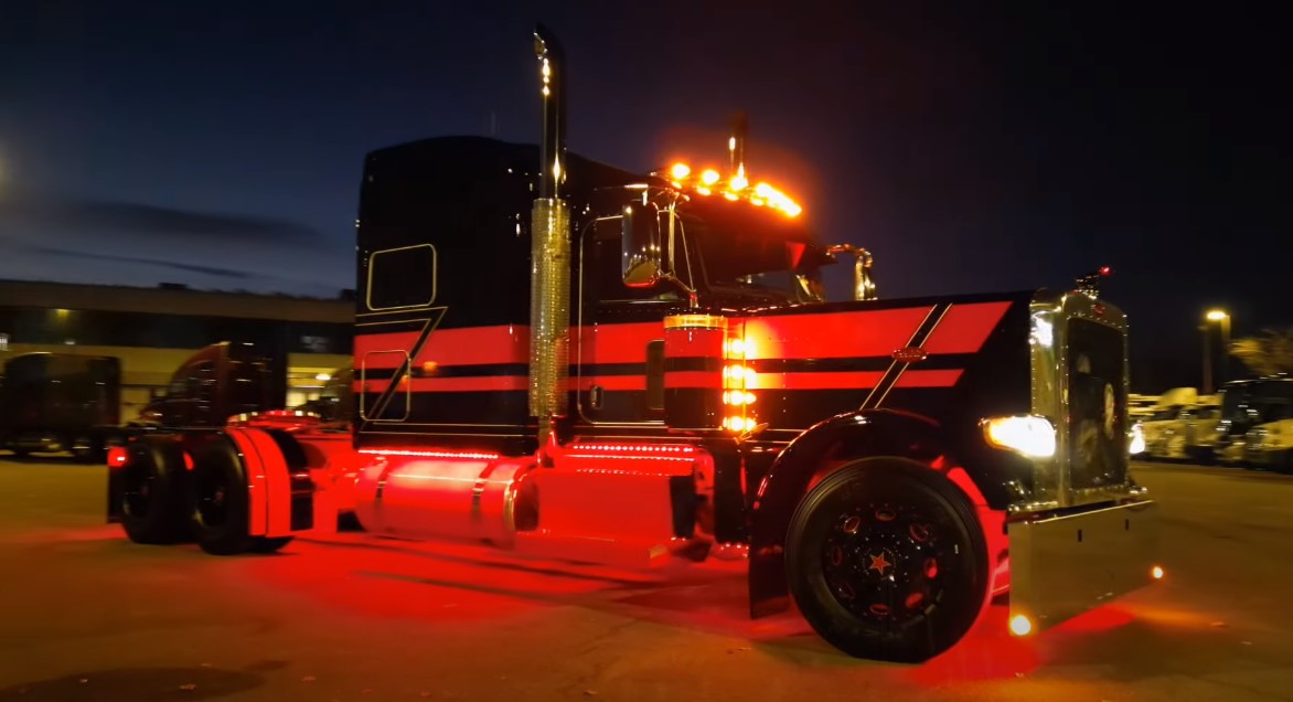 Da Gypsy: A Masterpiece of Custom Craftsmanship - The Peterbilt 389 ...