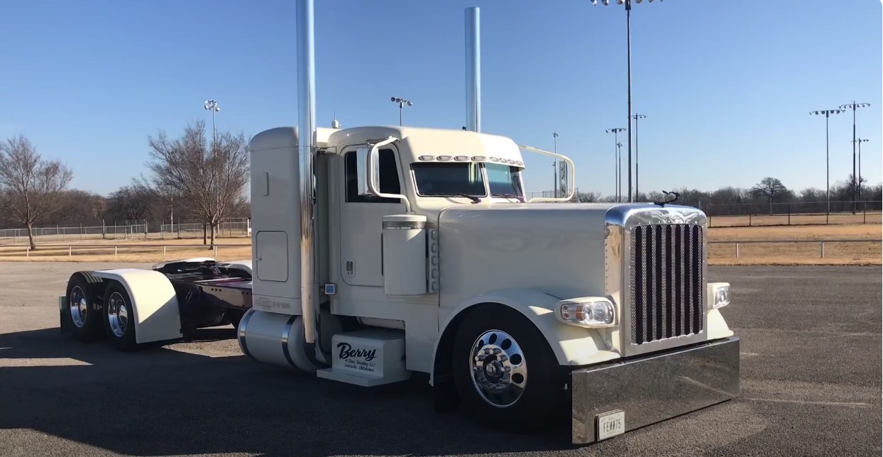 Powerhouse on Wheels: 2020 Full Custom Peterbilt 389 with 605HP and 36 ...