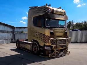 Scania 560S: An In-Depth Walkaround of Its Unique Interior - Driver First