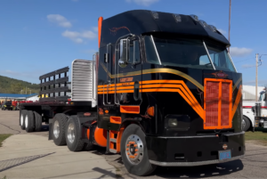 Inside Larry Legro's Vintage 1989 Peterbilt 372: A Truck Tour of ...