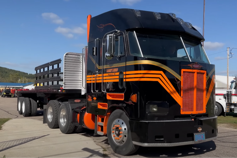 Inside Larry Legro's Vintage 1989 Peterbilt 372: A Truck Tour of ...